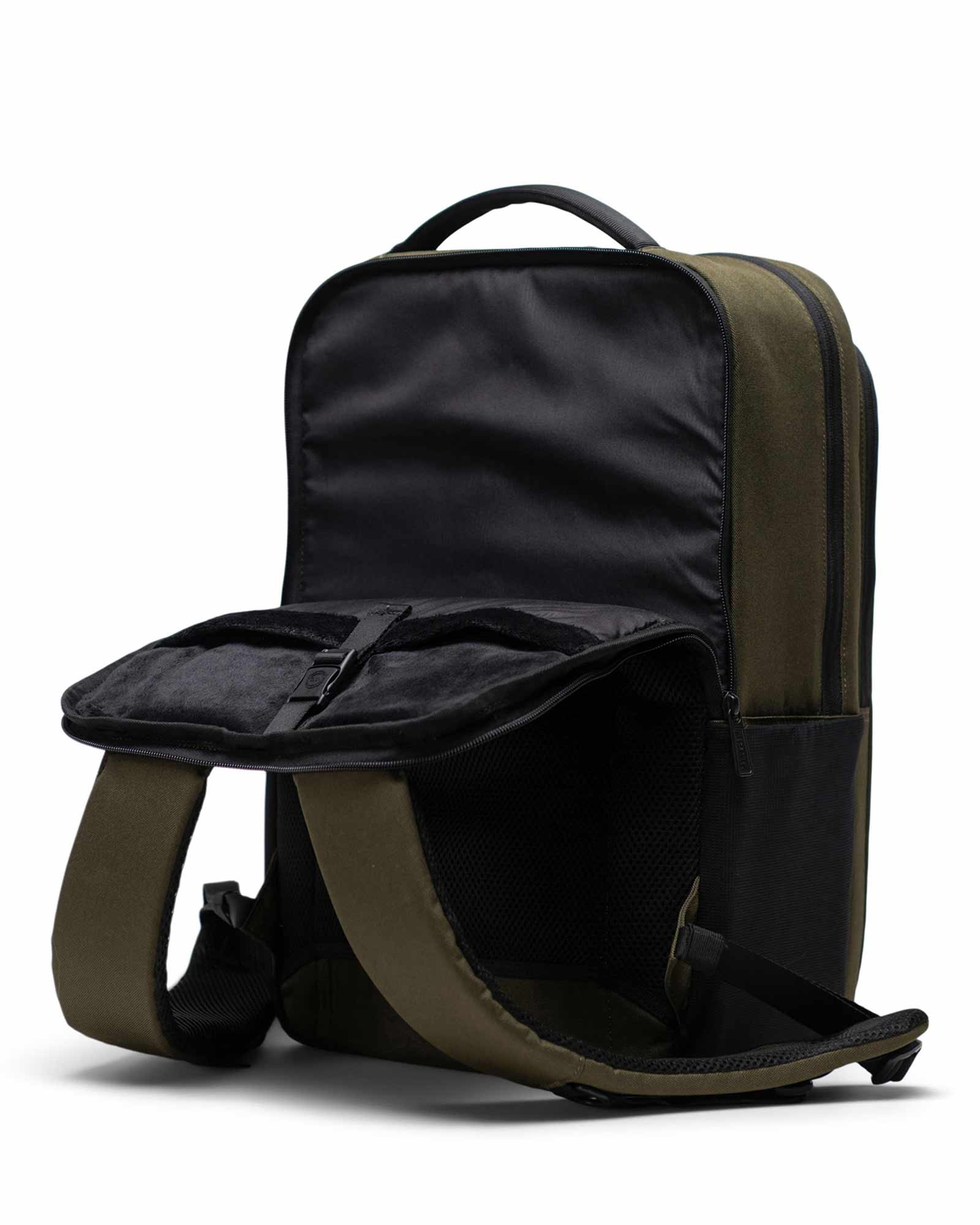 Kaslo Backpack Tech Ivy Green | Herschel Supply Co.